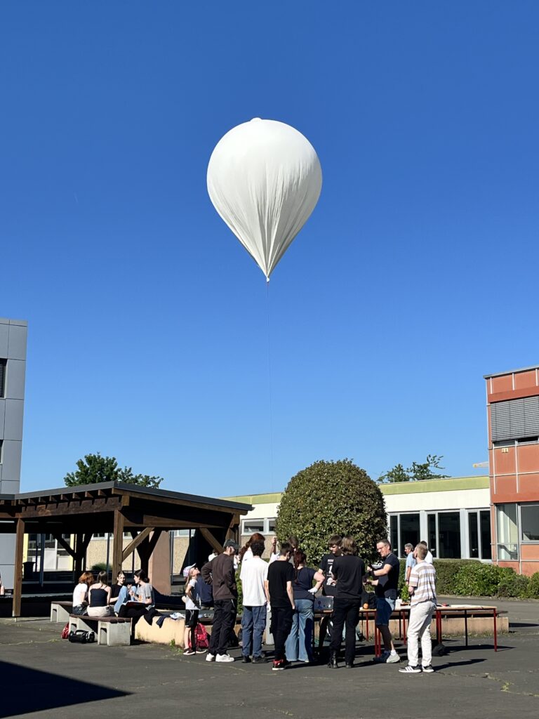Wetterballon der BBS Wittlich erreicht die Stratosphäre - BBS Wittlich